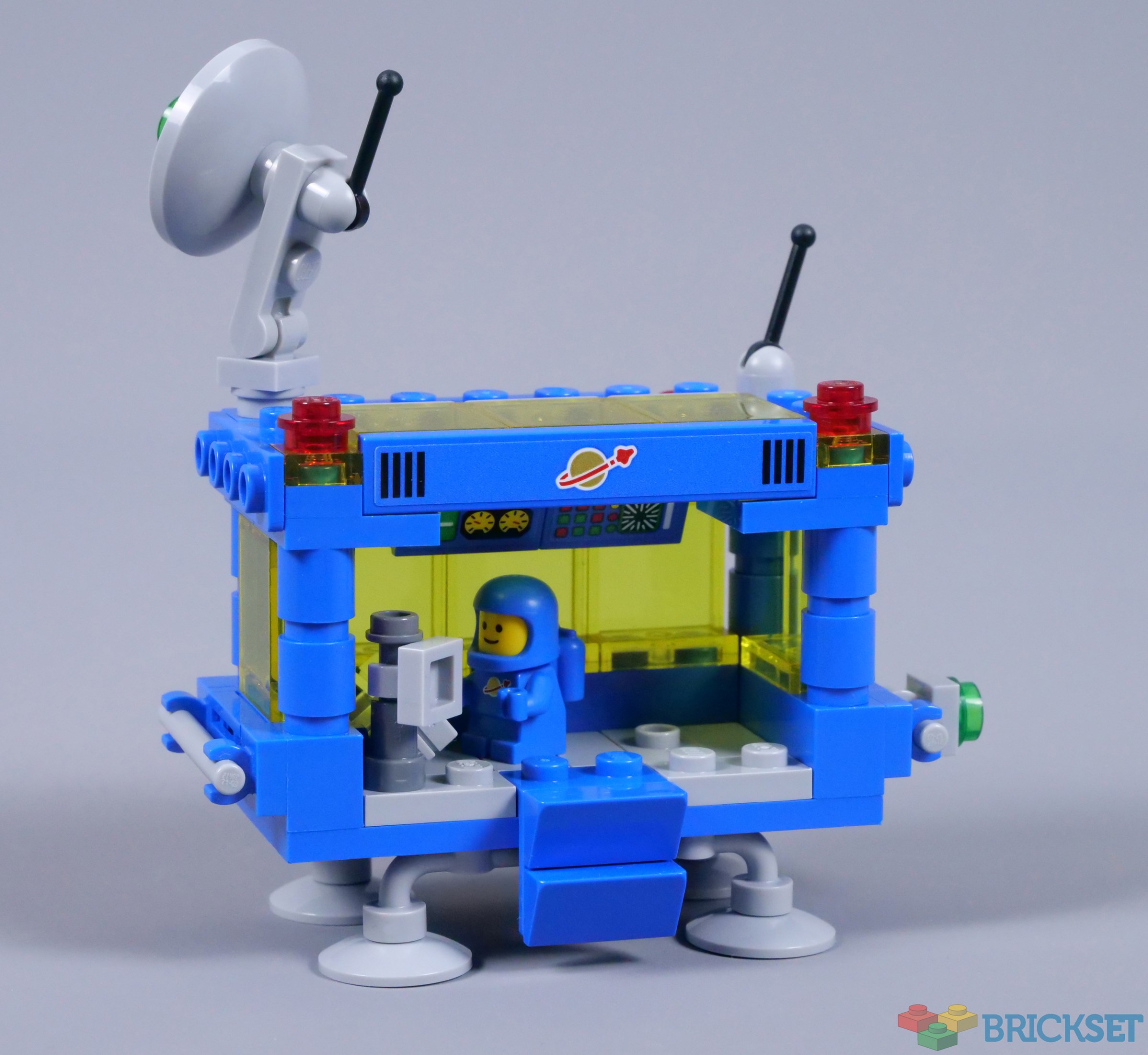 LEGO Icons 40712 Micro Rocket Launchpad review | Brickset